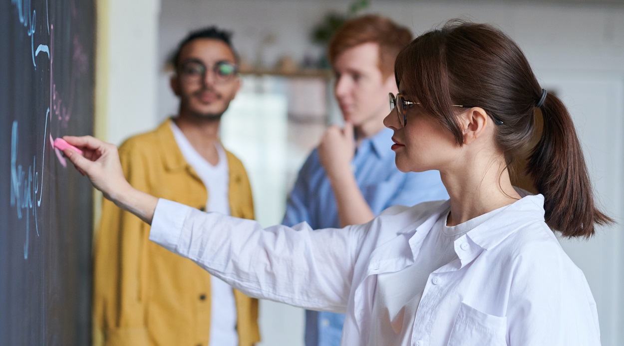 Microsoft SharePoint For Education Solutions UK - Akita